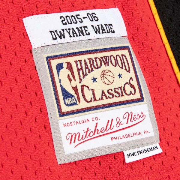 Maillot NBA Dwayne Wade Heat Rouge 2005-06 Swingman - Mitchell & Ness ...